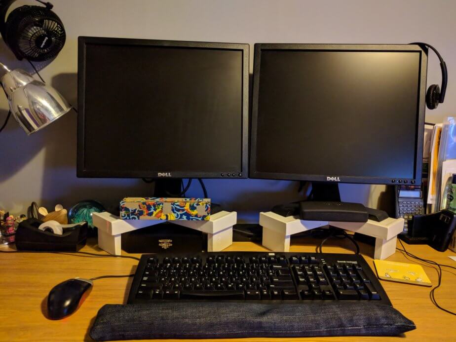 V-Shaped Monitor Stands – wood:crafted